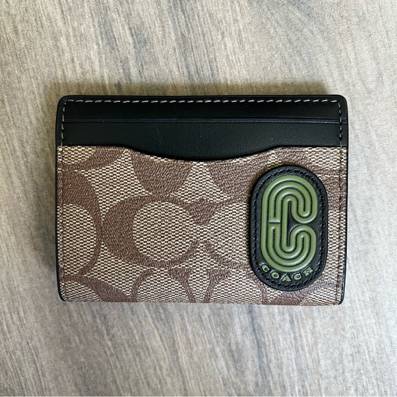 Coach | Bags | Coach Magnetic Card Case In Signature Canvas With Coach ...